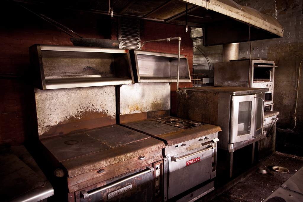 15 Red Flags You're Eating At A Bad Restaurant