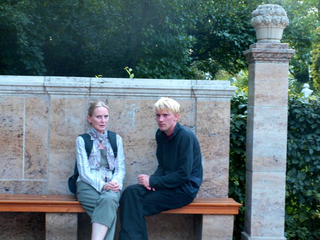 15 Signs You're with An Unpleasant Person