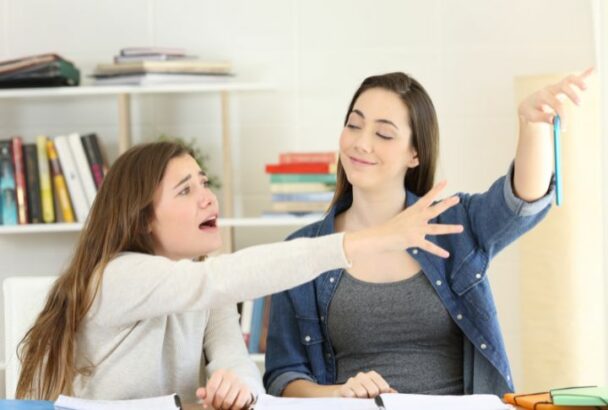 15 Signs Your Sibling Relationship Needs Boundaries