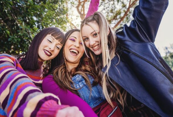 15 Iconic Fashion Trends from the 90s That Shaped a Decade