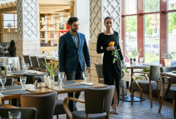 15 Steakhouse Etiquette Tips to Abide By