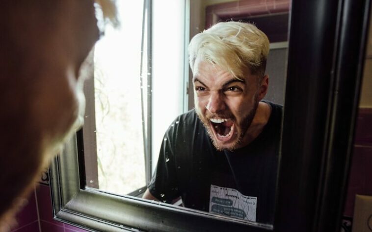 15 Signs Someone Might Be Dangerous