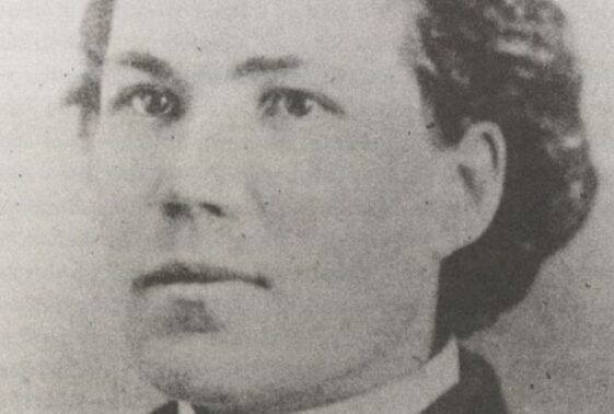 15 Daring Women Who Defied Gender Norms to Serve Their Nations