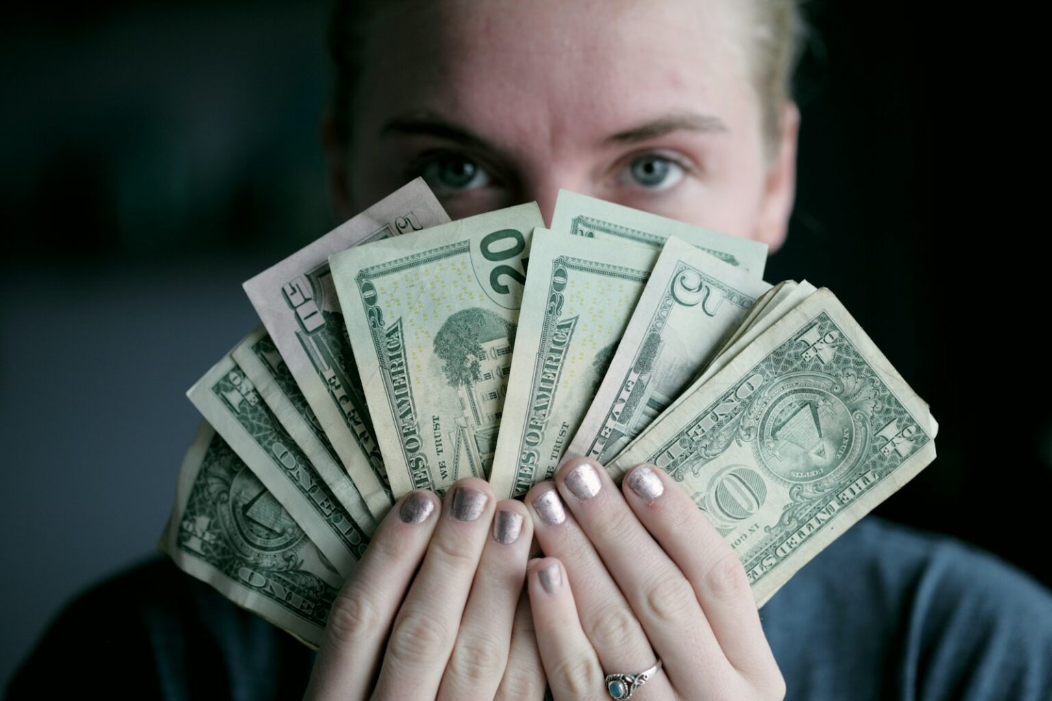 15 Warning Signs You're Living Beyond Your Means
