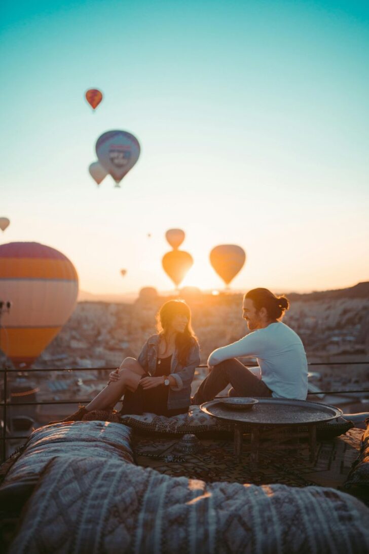 12 Signs the Universe Is Pushing Two People Together