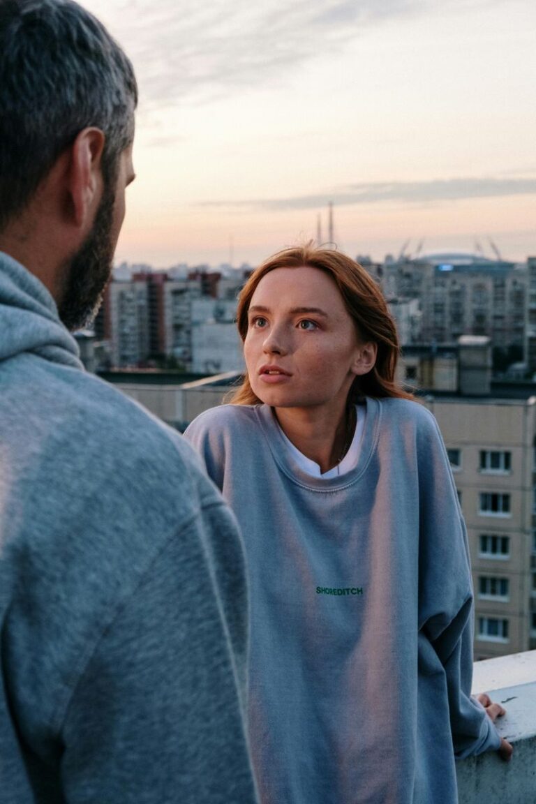 10 Micro Red Flags That Reveal Narcissistic Behavior Early On