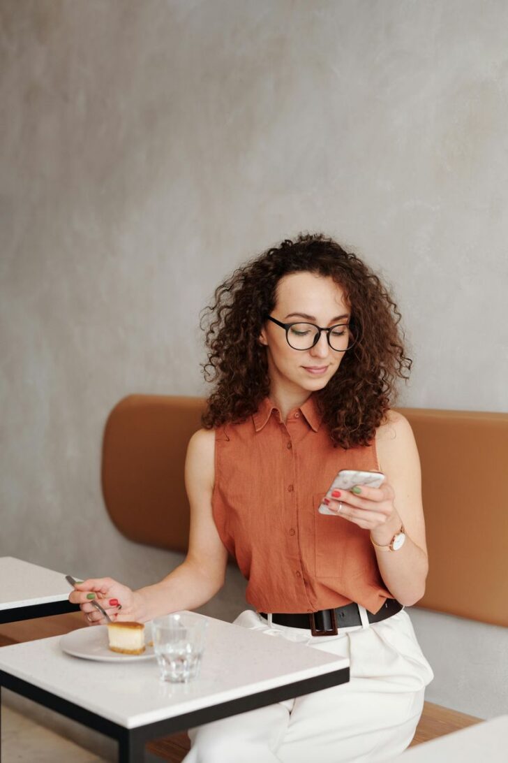 Dating an Alpha Widow? These 9 Subtle Signs Reveal the Truth