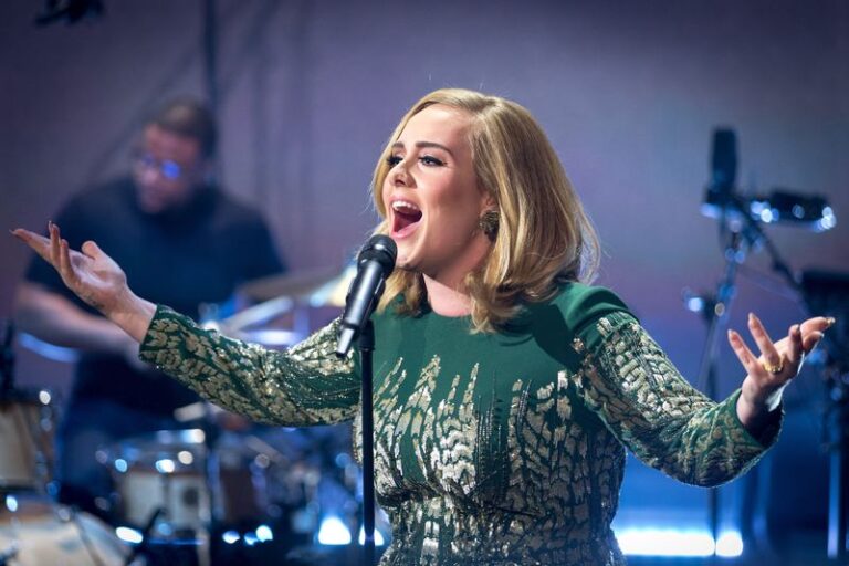 15 Legendary Singers Whose Voices Will Never Be Matched
