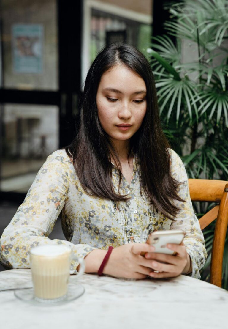 If She Stops Doing These 12 Things, She's Emotionally Checked Out