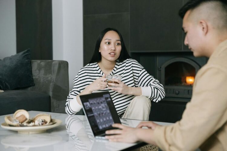 10 Micro Red Flags That Reveal Narcissistic Behavior Early On