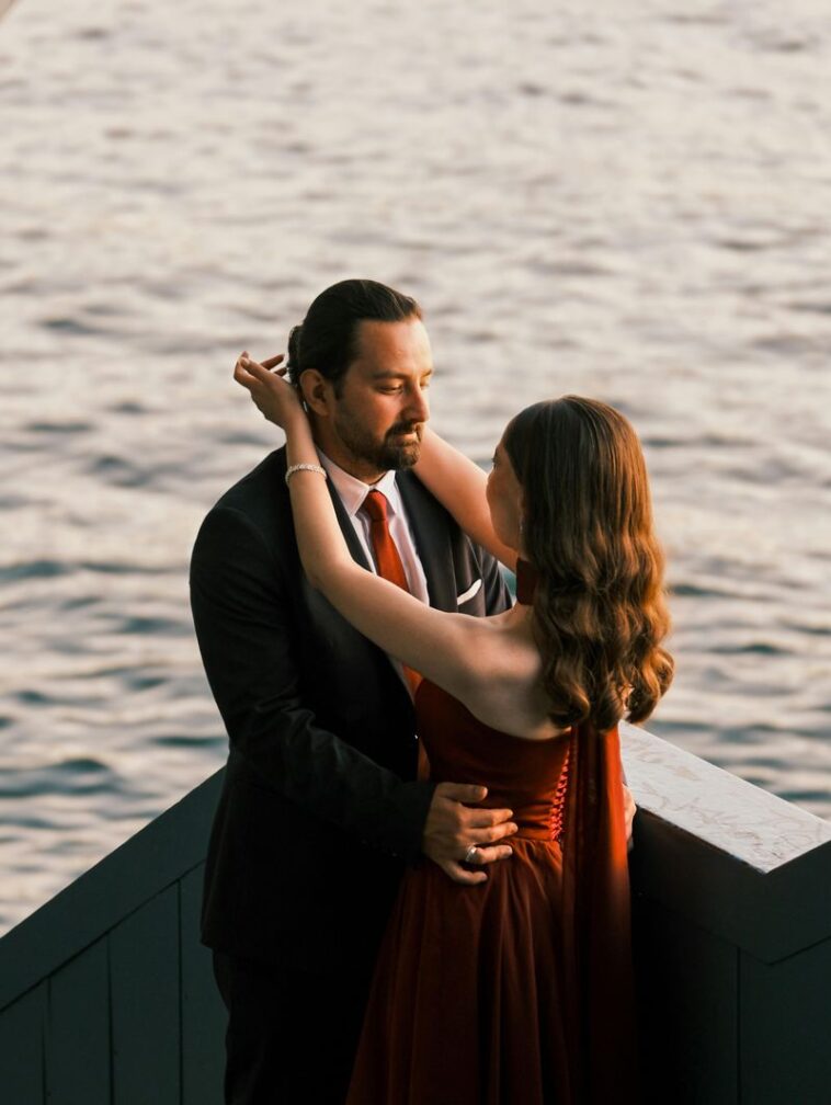 10 Phrases Emotionally Unavailable Men Use to Keep You Attached