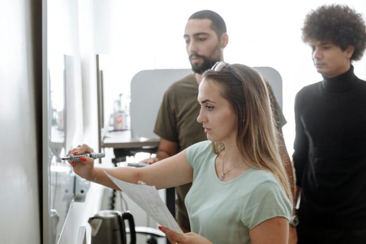 12 Clear Signs You Think Faster Than the Average Person