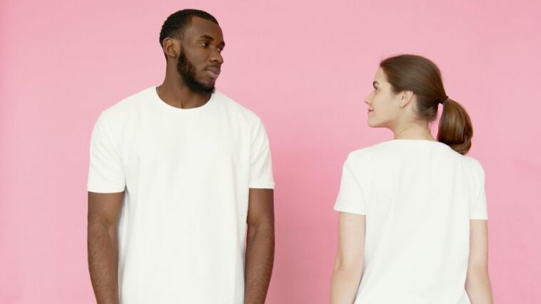 These 7 Signs Mean She's Hoping You'll Approach Her