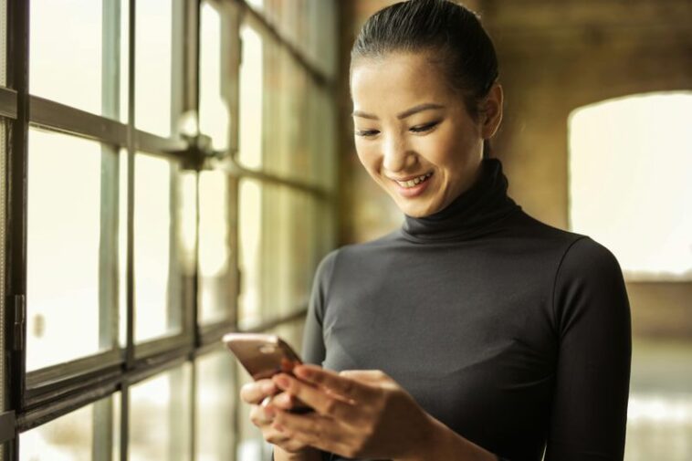 12 Subtle Ways Women Flirt That Men Almost Always Overlook