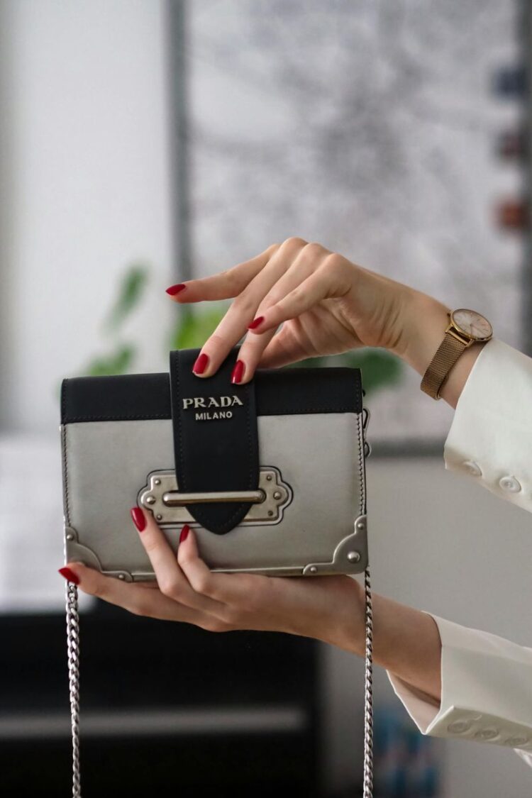 Psychology Says People Who Wear Designer Logos Everywhere Share These ...